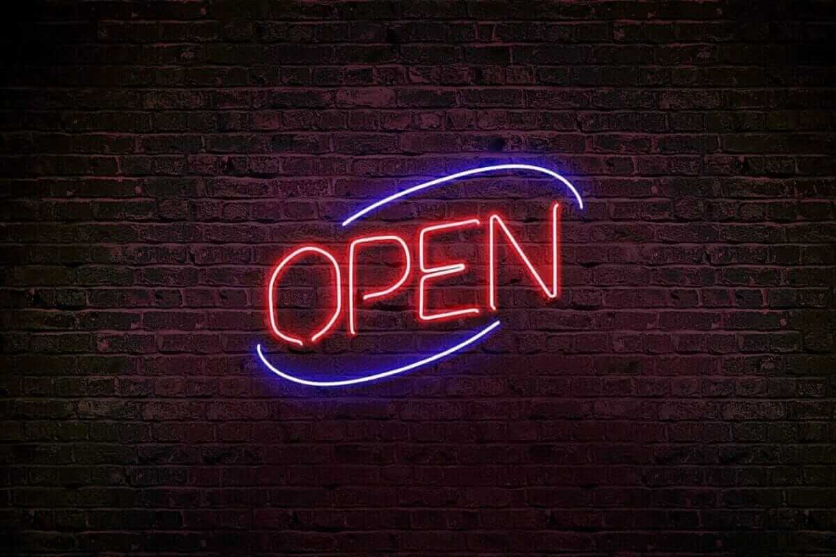 Néon LED OPEN: Ouvrez les portes de l'aventure