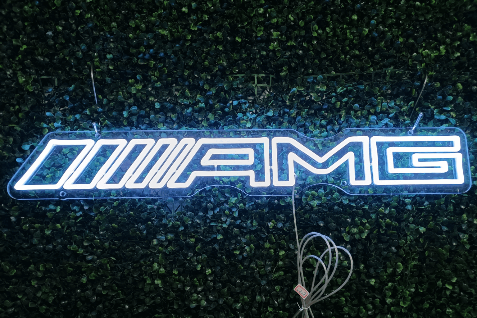 Néon LED AMG: Affichez votre passion pour Mercedes-AMG