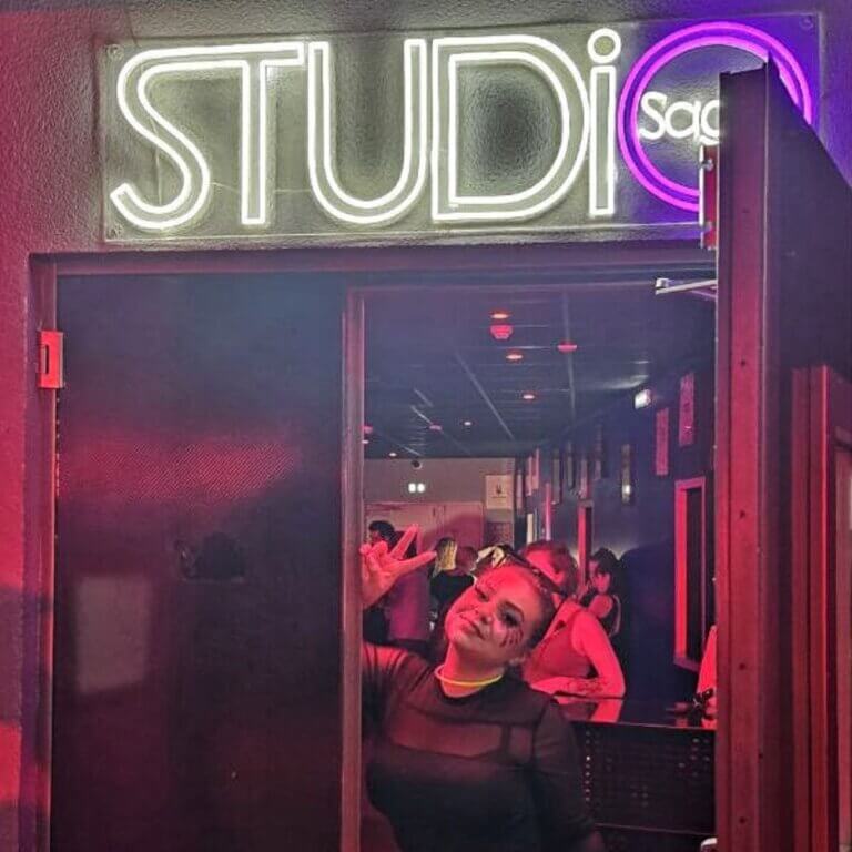 Néon Personnalisé – Création de Néon Sur Mesure | Light Genius